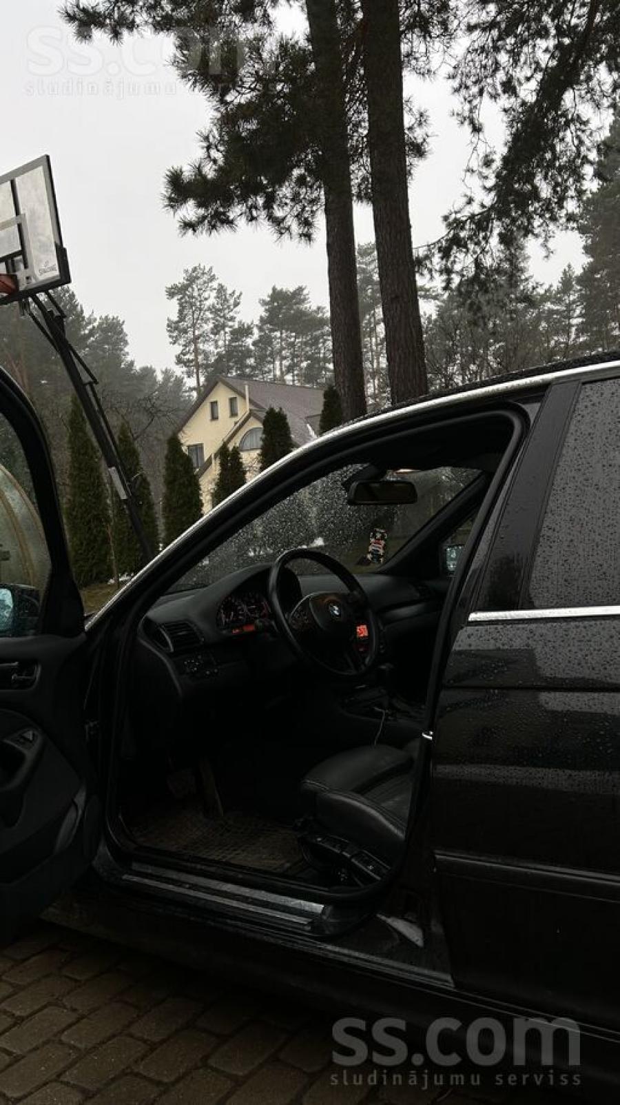 Black BMW 320 2003 in Riga, with an engine capacity of 2.00 L and mileage of 0 thousand km for 1400 €, photo 7 on AUTOMOTO.COM.LV