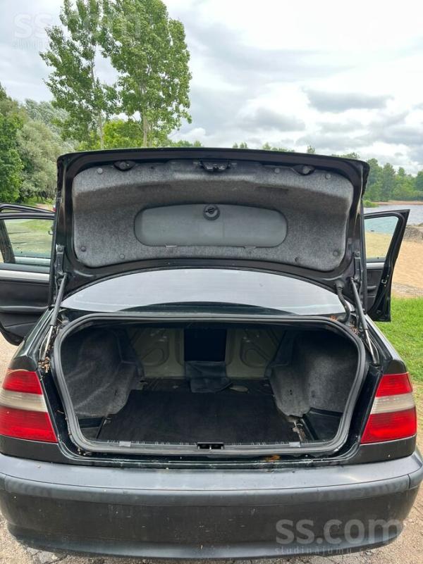Melns BMW 320 2003 Rīga, ar dzinēja tilpumu 2.00 L un nobraukumu 383 tūkst. km par 1600 €, foto 6 vietnē AUTOMOTO.COM.LV
