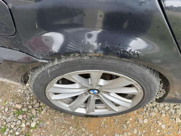 Black BMW 320 2003 in Klaipeda, with an engine capacity of 2.00 L and mileage of 421 thousand km for 1000 €, photo 9 on AUTOMOTO.COM.LV