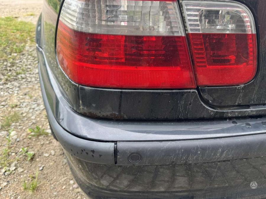 Black BMW 320 2003 in Klaipeda, with an engine capacity of 2.00 L and mileage of 421 thousand km for 1000 €, photo 11 on AUTOMOTO.COM.LV