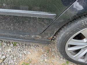 Black BMW 320 2003 in Klaipeda, with an engine capacity of 2.00 L and mileage of 421 thousand km for 1000 €, photo 12 on AUTOMOTO.COM.LV