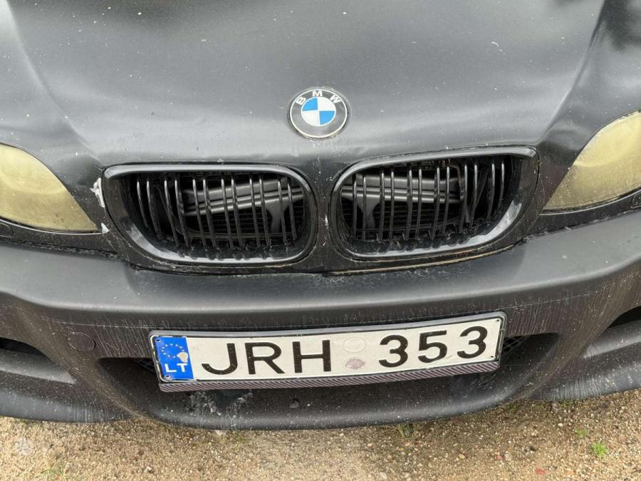 Black BMW 320 2003 in Klaipeda, with an engine capacity of 2.00 L and mileage of 421 thousand km for 1000 €, photo 15 on AUTOMOTO.COM.LV