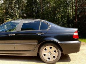 Black BMW 320 2003 in Pasvalys, with an engine capacity of 2.00 L and mileage of 331 thousand km for 2250 €, photo 12 on AUTOMOTO.COM.LV