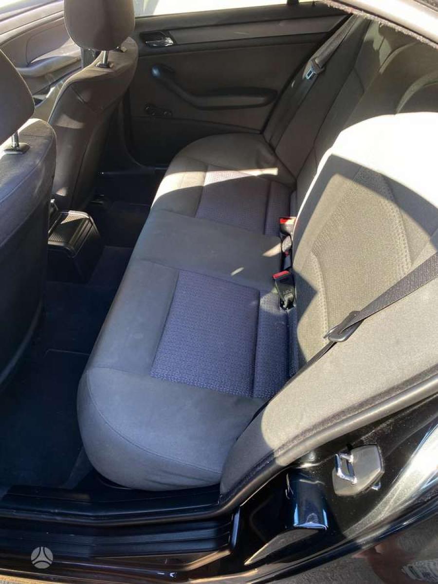 Black BMW 320 2003 in Pasvalys, with an engine capacity of 2.00 L and mileage of 331 thousand km for 2250 €, photo 15 on AUTOMOTO.COM.LV