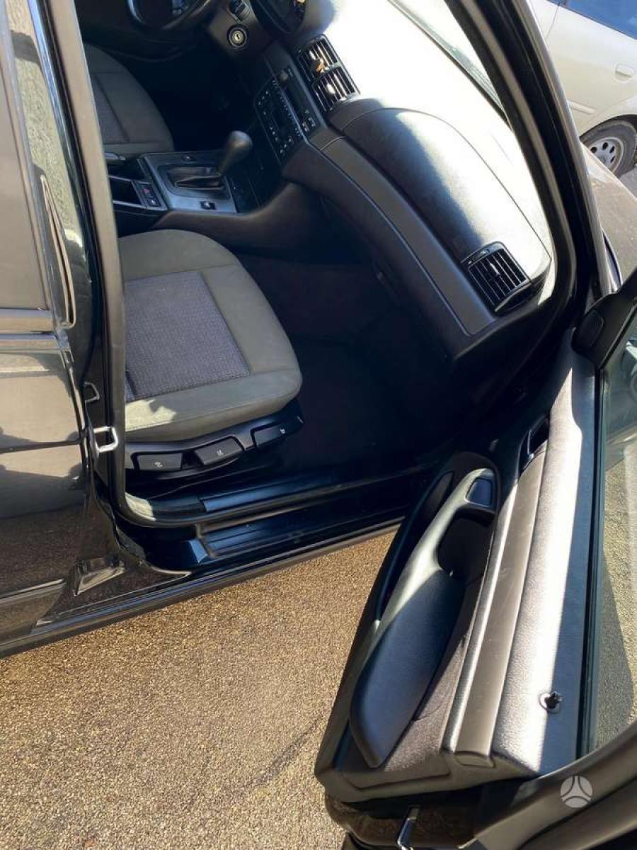 Black BMW 320 2003 in Pasvalys, with an engine capacity of 2.00 L and mileage of 331 thousand km for 2250 €, photo 21 on AUTOMOTO.COM.LV