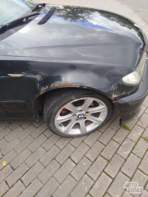 Melns BMW 320 2003 Panevēža, ar dzinēja tilpumu 2.00 L un nobraukumu 439 tūkst. km par 1600 €, foto 4 vietnē AUTOMOTO.COM.LV