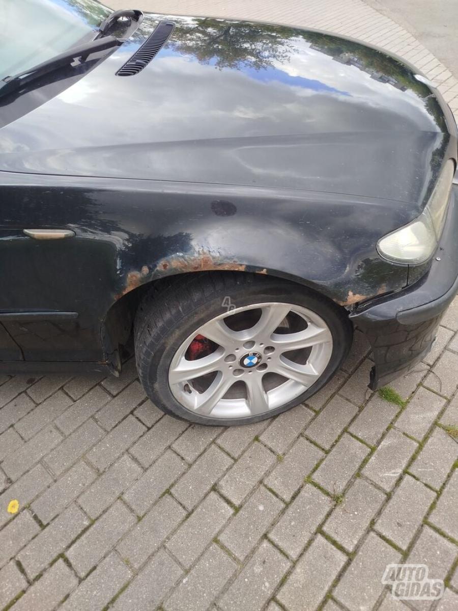 Melns BMW 320 2003 Panevēža, ar dzinēja tilpumu 2.00 L un nobraukumu 439 tūkst. km par 1600 €, foto 4 vietnē AUTOMOTO.COM.LV