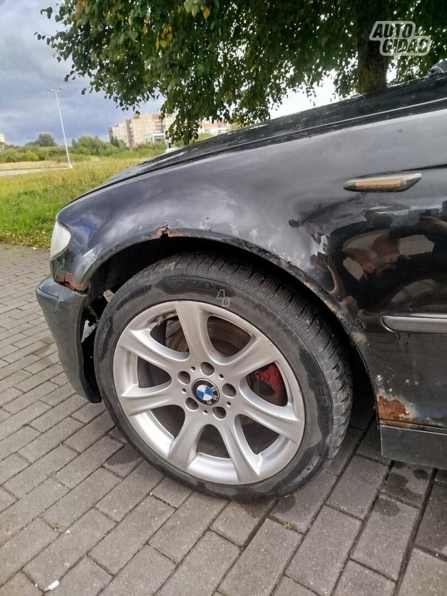 Melns BMW 320 2003 Panevēža, ar dzinēja tilpumu 2.00 L un nobraukumu 439 tūkst. km par 1600 €, foto 7 vietnē AUTOMOTO.COM.LV