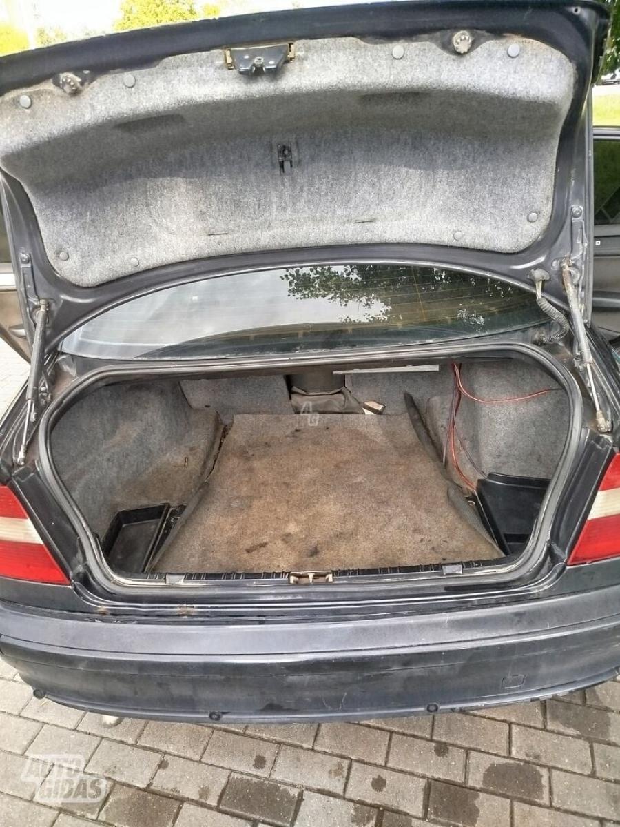 Melns BMW 320 2003 Panevēža, ar dzinēja tilpumu 2.00 L un nobraukumu 439 tūkst. km par 1600 €, foto 11 vietnē AUTOMOTO.COM.LV