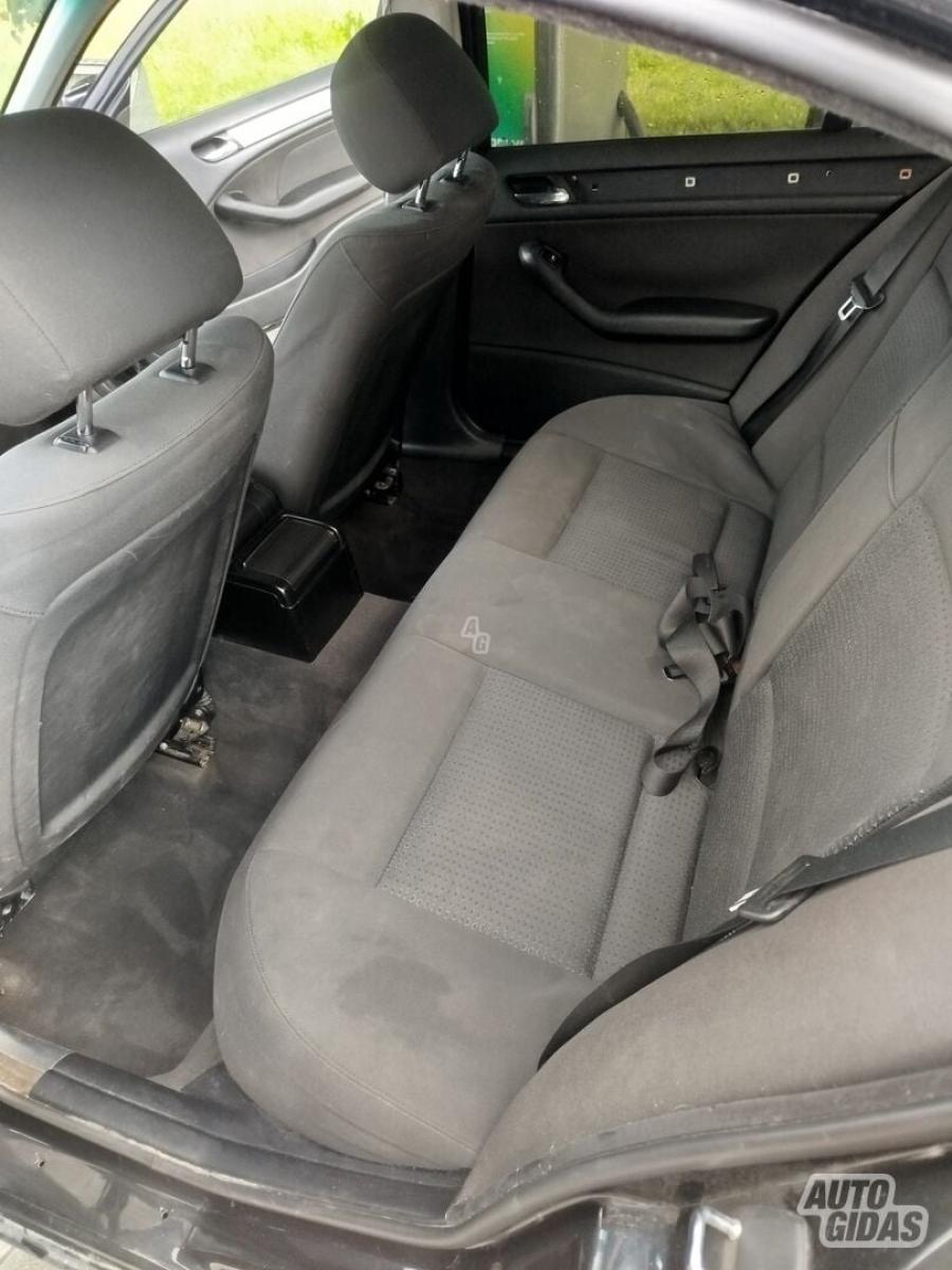 Melns BMW 320 2003 Panevēža, ar dzinēja tilpumu 2.00 L un nobraukumu 439 tūkst. km par 1600 €, foto 13 vietnē AUTOMOTO.COM.LV