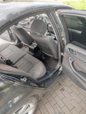 Melns BMW 320 2003 Panevēža, ar dzinēja tilpumu 2.00 L un nobraukumu 439 tūkst. km par 1600 €, foto 14 vietnē AUTOMOTO.COM.LV