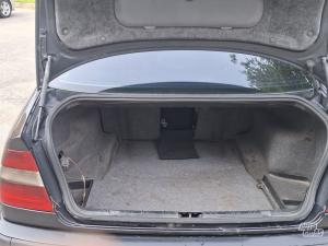 Black BMW 320 2004 in Pakruojis, with an engine capacity of 2.00 L and mileage of 315 thousand km for 1800 €, photo 12 on AUTOMOTO.COM.LV