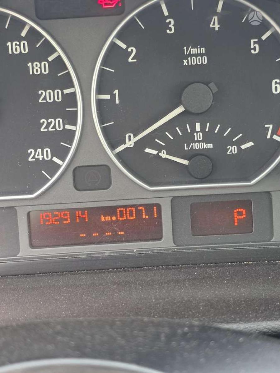 Melns BMW 320 2004 Klaipėda, ar dzinēja tilpumu 2.00 L un nobraukumu 193 tūkst. km par 2650 €, foto 9 vietnē AUTOMOTO.COM.LV