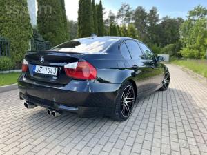 Black BMW 320 2005 in Riga, with an engine capacity of 2.00 L and mileage of 213 thousand km for 1000 €, photo 12 on AUTOMOTO.COM.LV