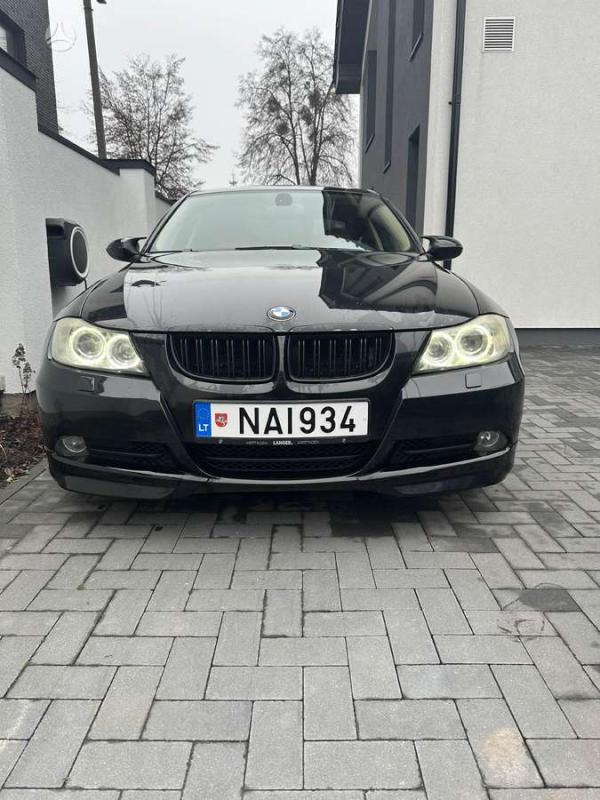Black BMW 320 2005 in Kaunas, with an engine capacity of 2.00 L and mileage of 208 thousand km for 4000 €, photo 3 on AUTOMOTO.COM.LV