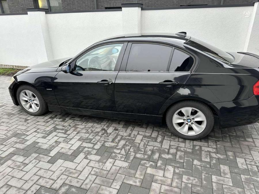 Melns BMW 320 2005 Kauņa, ar dzinēja tilpumu 2.00 L un nobraukumu 208 tūkst. km par 4100 €, foto 6 vietnē AUTOMOTO.COM.LV