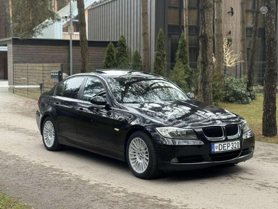 Black BMW 320 2005 in Vilnius, with an engine capacity of 2.00 L and mileage of 223 thousand km for 3200 €, photo 3 on AUTOMOTO.COM.LV