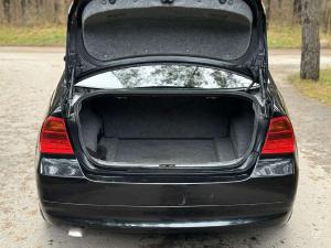Black BMW 320 2005 in Vilnius, with an engine capacity of 2.00 L and mileage of 223 thousand km for 3200 €, photo 12 on AUTOMOTO.COM.LV