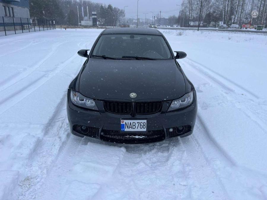 Black BMW 320 2005 in Kaunas, with an engine capacity of 2.00 L and mileage of 416 thousand km for 2600 €, photo 3 on AUTOMOTO.COM.LV