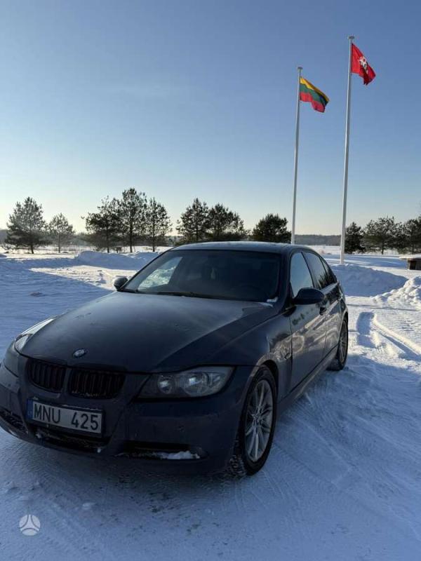 Black BMW 320 2005 in Moletai, with an engine capacity of 0.00 L and mileage of 400 thousand km for 2000 €, photo 3 on AUTOMOTO.COM.LV