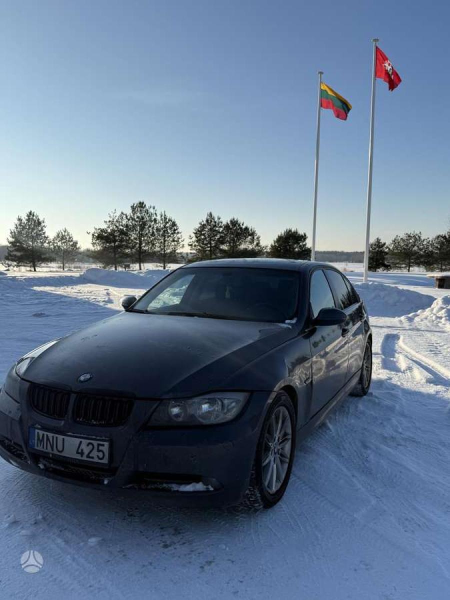 Black BMW 320 2005 in Moletai, with an engine capacity of 0.00 L and mileage of 400 thousand km for 2000 €, photo 3 on AUTOMOTO.COM.LV