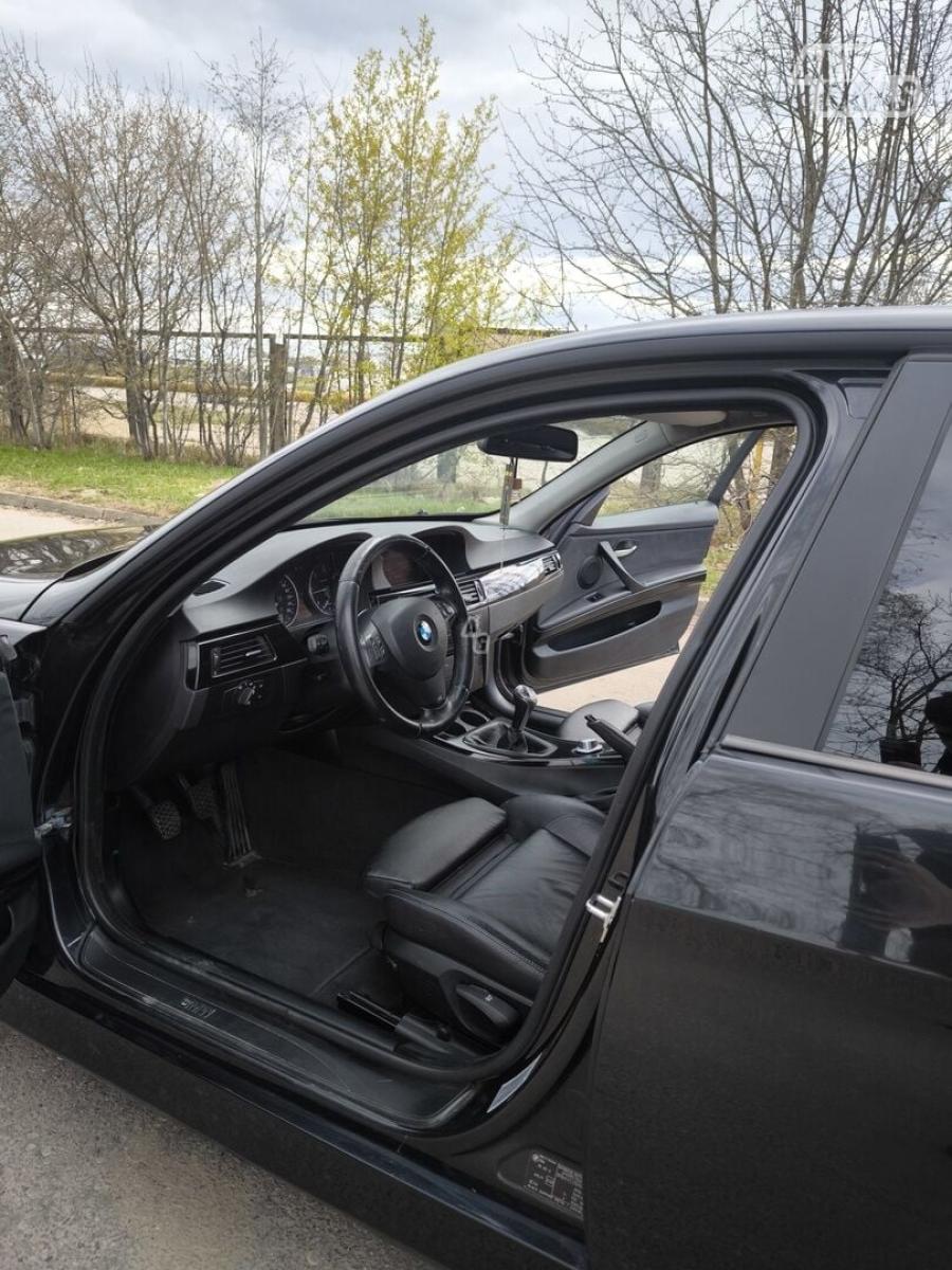 Melns BMW 320 2005 Alīta, ar dzinēja tilpumu 2.00 L un nobraukumu 380 tūkst. km par 3650 €, foto 11 vietnē AUTOMOTO.COM.LV