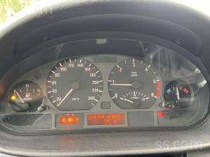 Black BMW 320 2005 in Jekabpils, with an engine capacity of 2.00 L and mileage of 379 thousand km for 2750 €, photo 9 on AUTOMOTO.COM.LV
