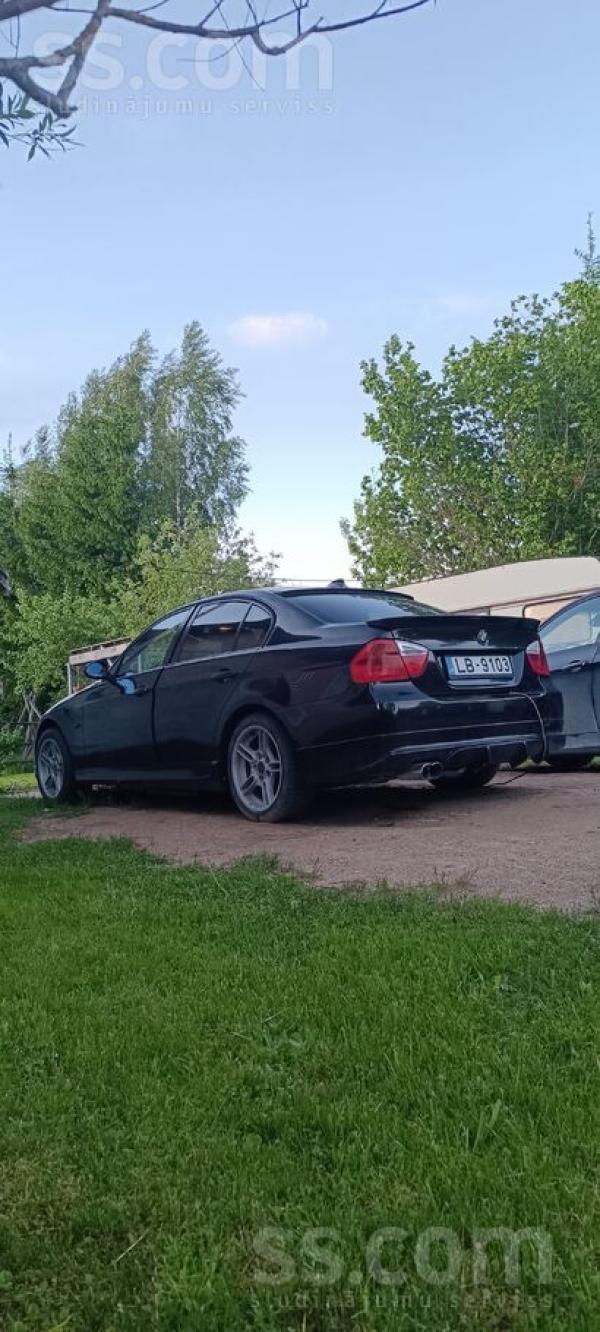 Black BMW 320 2005 in Daugavpils, with an engine capacity of 2.00 L and mileage of 257 thousand km for 1600 €, photo 2 on AUTOMOTO.COM.LV