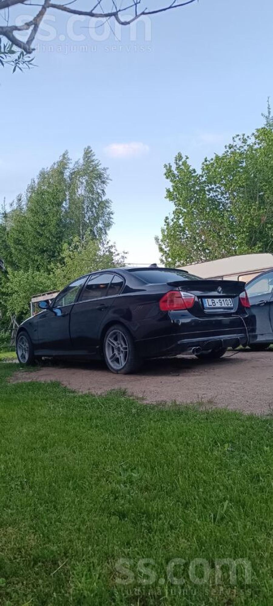 Melns BMW 320 2005 Daugavpils, ar dzinēja tilpumu 2.00 L un nobraukumu 257 tūkst. km par 1600 €, foto 3 vietnē AUTOMOTO.COM.LV