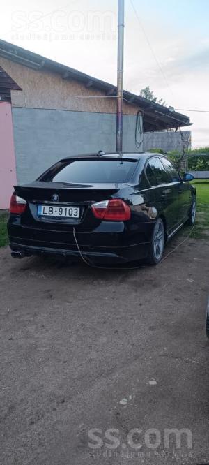 Melns BMW 320 2005 Daugavpils, ar dzinēja tilpumu 2.00 L un nobraukumu 257 tūkst. km par 1600 €, foto 4 vietnē AUTOMOTO.COM.LV