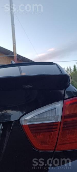 Melns BMW 320 2005 Daugavpils, ar dzinēja tilpumu 2.00 L un nobraukumu 257 tūkst. km par 1600 €, foto 6 vietnē AUTOMOTO.COM.LV
