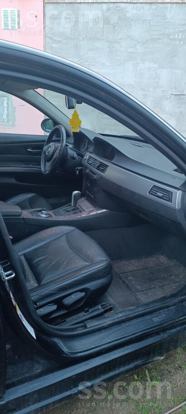 Black BMW 320 2005 in Daugavpils, with an engine capacity of 2.00 L and mileage of 257 thousand km for 1600 €, photo 6 on AUTOMOTO.COM.LV