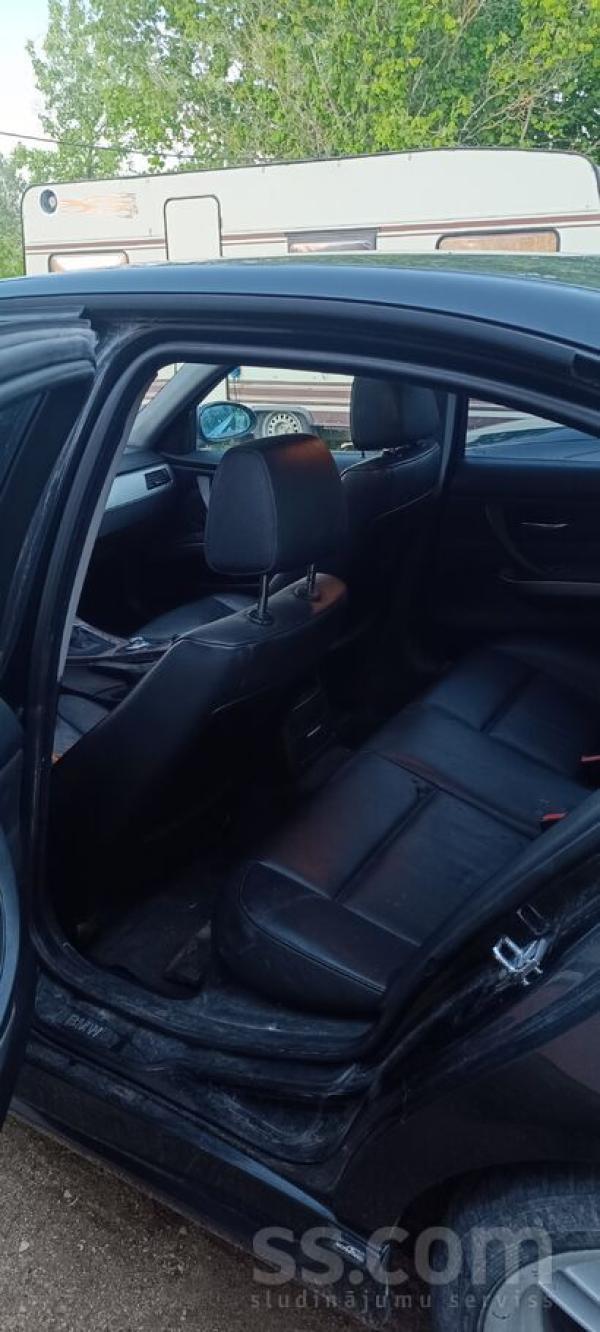 Black BMW 320 2005 in Daugavpils, with an engine capacity of 2.00 L and mileage of 257 thousand km for 1600 €, photo 8 on AUTOMOTO.COM.LV