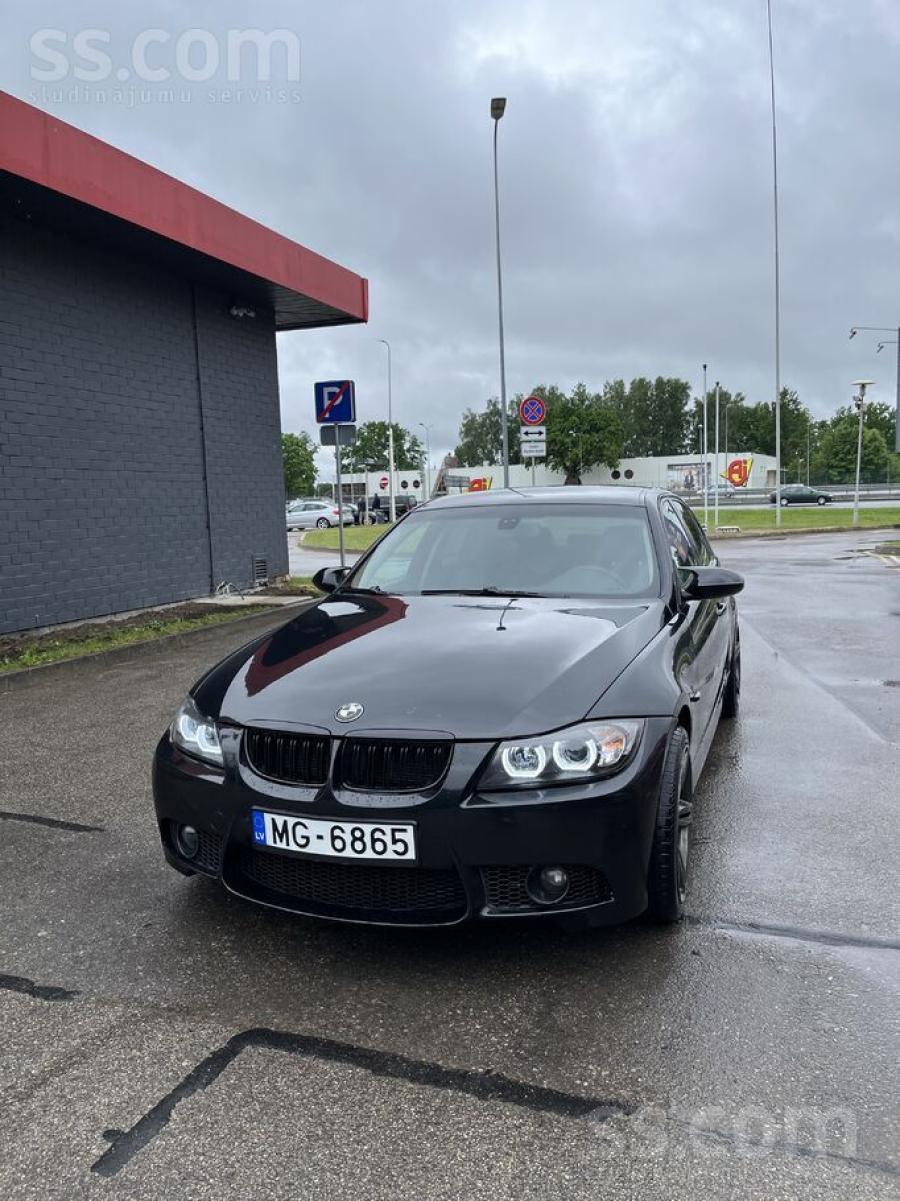 Black BMW 320 2005 in Riga, with an engine capacity of 2.00 L and mileage of 324 thousand km for 3900 €, photo 1 on AUTOMOTO.COM.LV