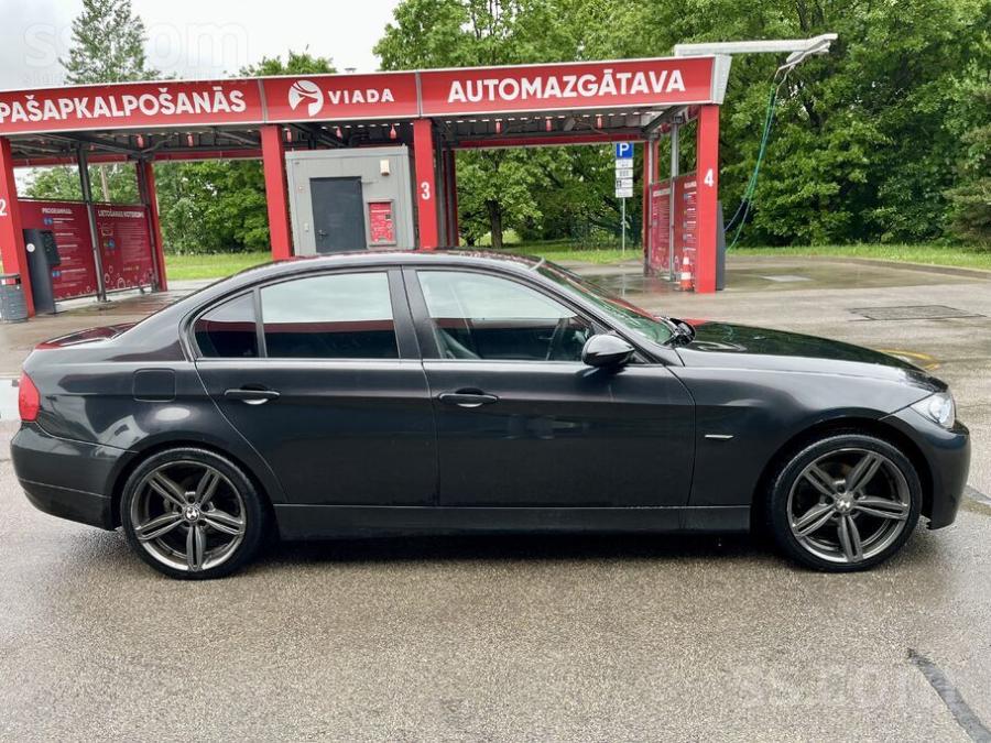 Black BMW 320 2005 in Riga, with an engine capacity of 2.00 L and mileage of 324 thousand km for 3900 €, photo 4 on AUTOMOTO.COM.LV