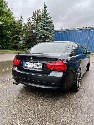 Black BMW 320 2005 in Riga, with an engine capacity of 2.00 L and mileage of 324 thousand km for 3900 €, photo 5 on AUTOMOTO.COM.LV