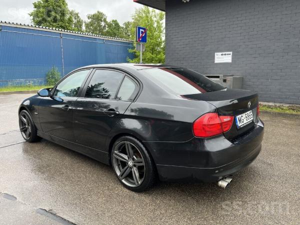 Black BMW 320 2005 in Riga, with an engine capacity of 2.00 L and mileage of 324 thousand km for 3900 €, photo 5 on AUTOMOTO.COM.LV