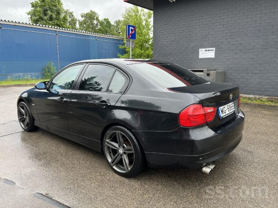 Black BMW 320 2005 in Riga, with an engine capacity of 2.00 L and mileage of 324 thousand km for 3900 €, photo 6 on AUTOMOTO.COM.LV