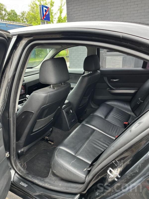 Black BMW 320 2005 in Riga, with an engine capacity of 2.00 L and mileage of 324 thousand km for 3900 €, photo 8 on AUTOMOTO.COM.LV