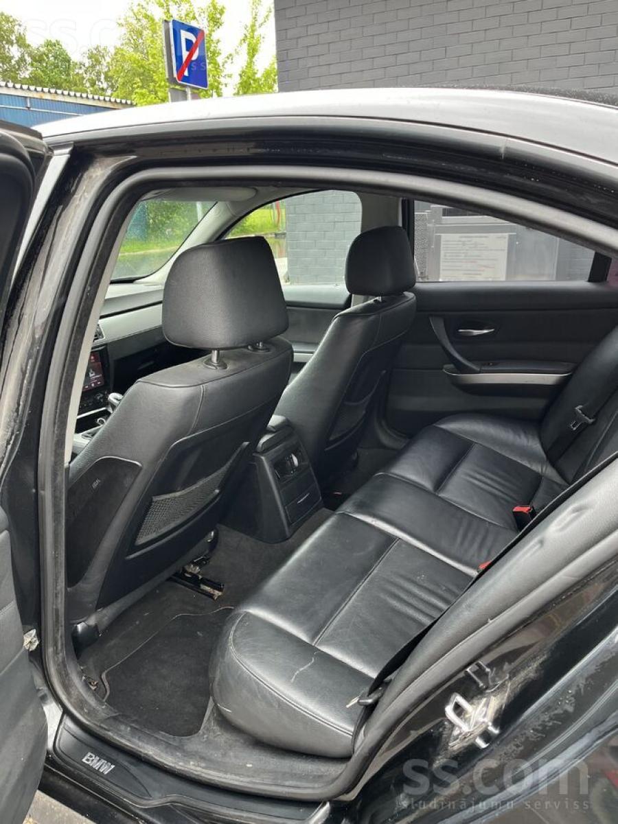 Black BMW 320 2005 in Riga, with an engine capacity of 2.00 L and mileage of 324 thousand km for 3900 €, photo 9 on AUTOMOTO.COM.LV