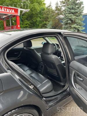 Black BMW 320 2005 in Riga, with an engine capacity of 2.00 L and mileage of 324 thousand km for 3900 €, photo 10 on AUTOMOTO.COM.LV