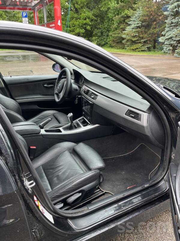 Black BMW 320 2005 in Riga, with an engine capacity of 2.00 L and mileage of 324 thousand km for 3900 €, photo 10 on AUTOMOTO.COM.LV