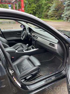 Black BMW 320 2005 in Riga, with an engine capacity of 2.00 L and mileage of 324 thousand km for 3900 €, photo 11 on AUTOMOTO.COM.LV