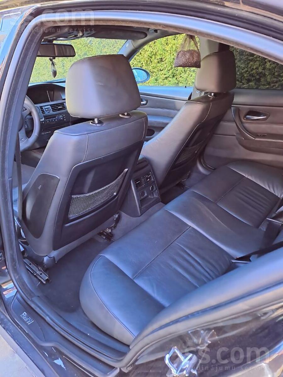 Black BMW 320 2005 in Riga, with an engine capacity of 2.00 L and mileage of 315 thousand km for 3500 €, photo 7 on AUTOMOTO.COM.LV