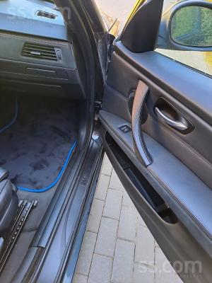 Black BMW 320 2005 in Riga, with an engine capacity of 2.00 L and mileage of 315 thousand km for 3500 €, photo 9 on AUTOMOTO.COM.LV