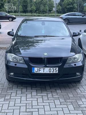 Melns BMW 320 2005 Viļņa, ar dzinēja tilpumu 2.00 L un nobraukumu 298 tūkst. km par 2800 €, foto  vietnē AUTOMOTO.COM.LV