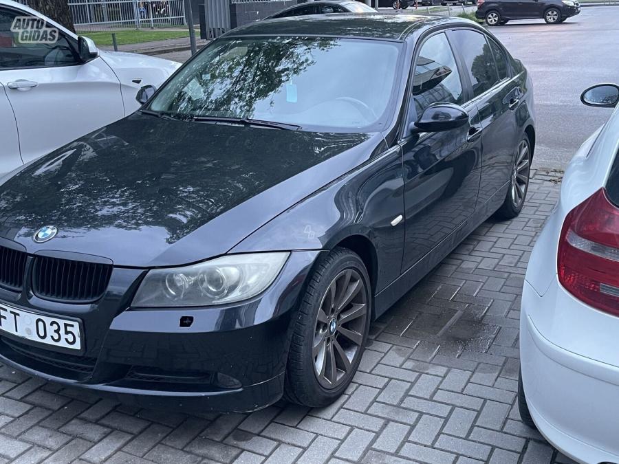 Black BMW 320 2005 in Vilnius, with an engine capacity of 2.00 L and mileage of 298 thousand km for 2800 €, photo 3 on AUTOMOTO.COM.LV