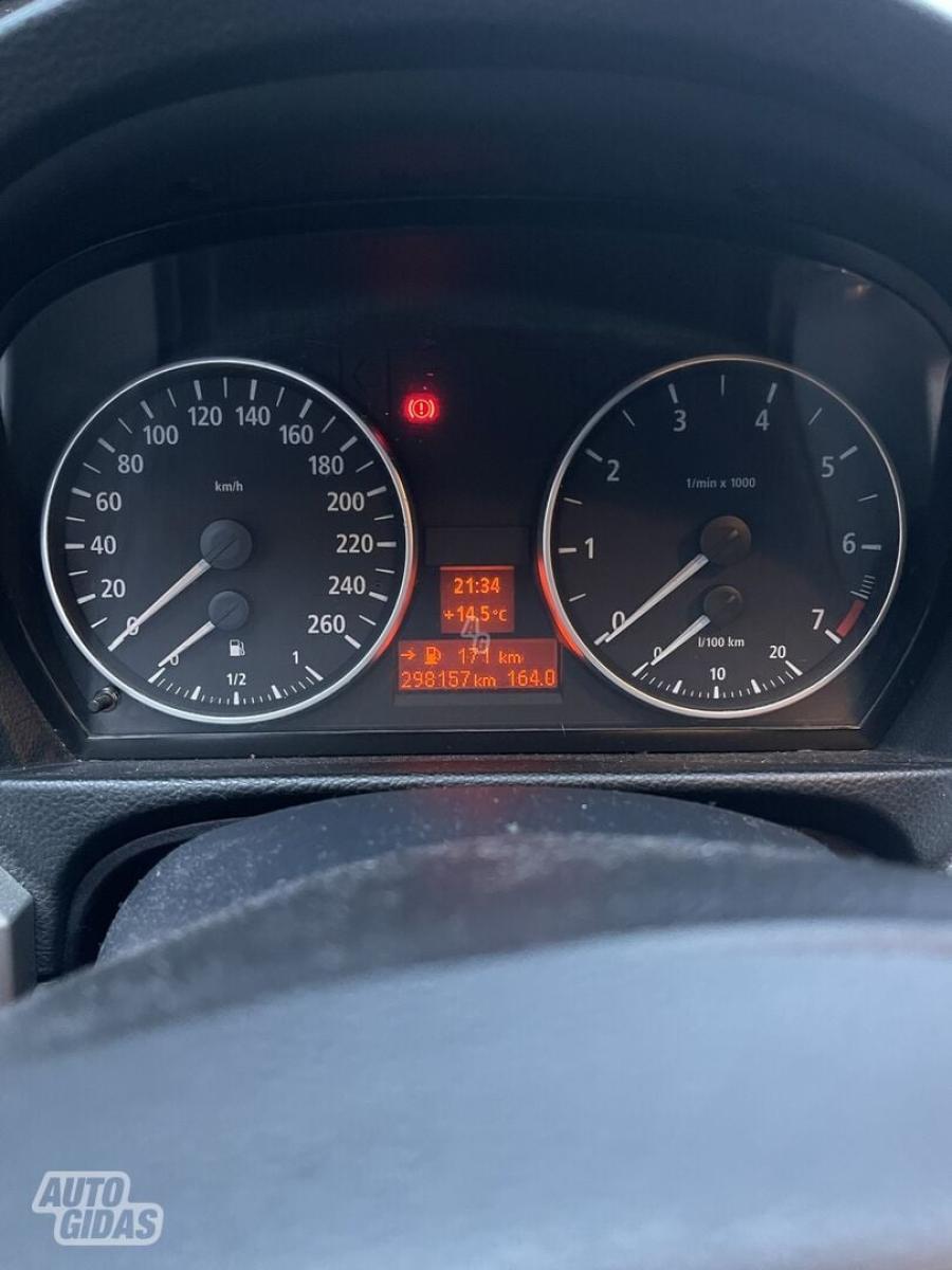 Black BMW 320 2005 in Vilnius, with an engine capacity of 2.00 L and mileage of 298 thousand km for 2800 €, photo 8 on AUTOMOTO.COM.LV