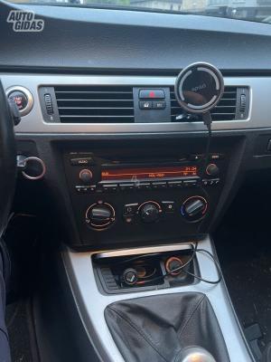 Black BMW 320 2005 in Vilnius, with an engine capacity of 2.00 L and mileage of 298 thousand km for 2800 €, photo 9 on AUTOMOTO.COM.LV