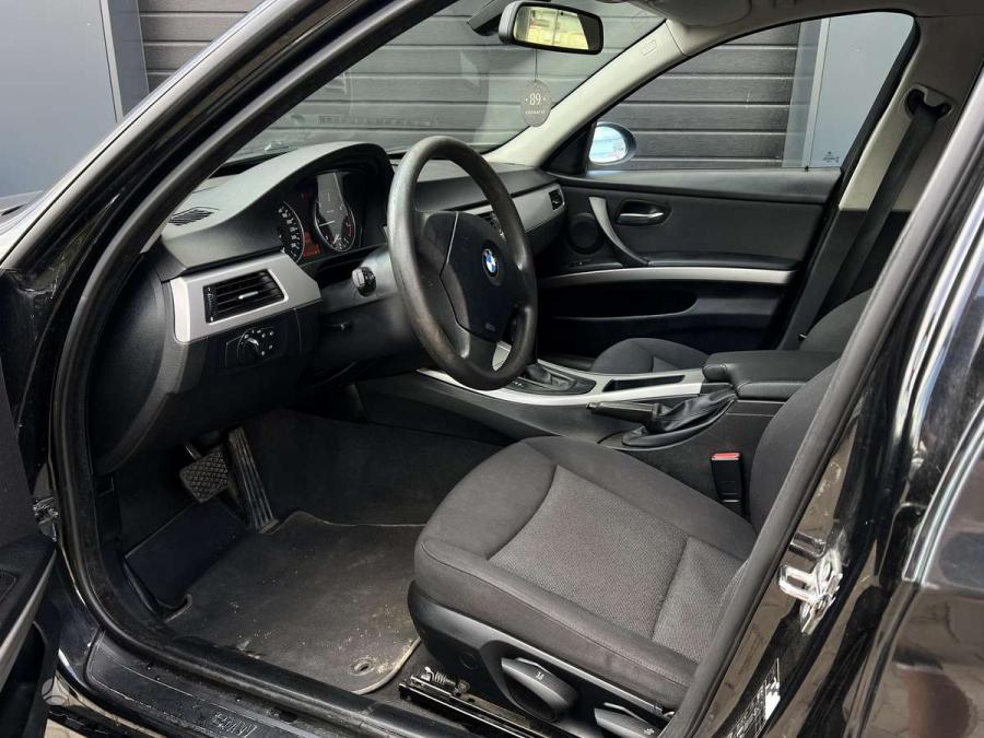 Melns BMW 320 2005 Kauņa, ar dzinēja tilpumu 2.00 L un nobraukumu 341 tūkst. km par 2500 €, foto 17 vietnē AUTOMOTO.COM.LV